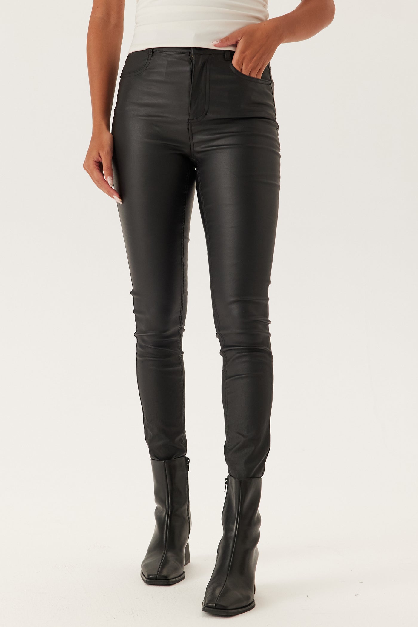 Bubbleroom – High Waist Slim Coated Jeans – All trousers – Black