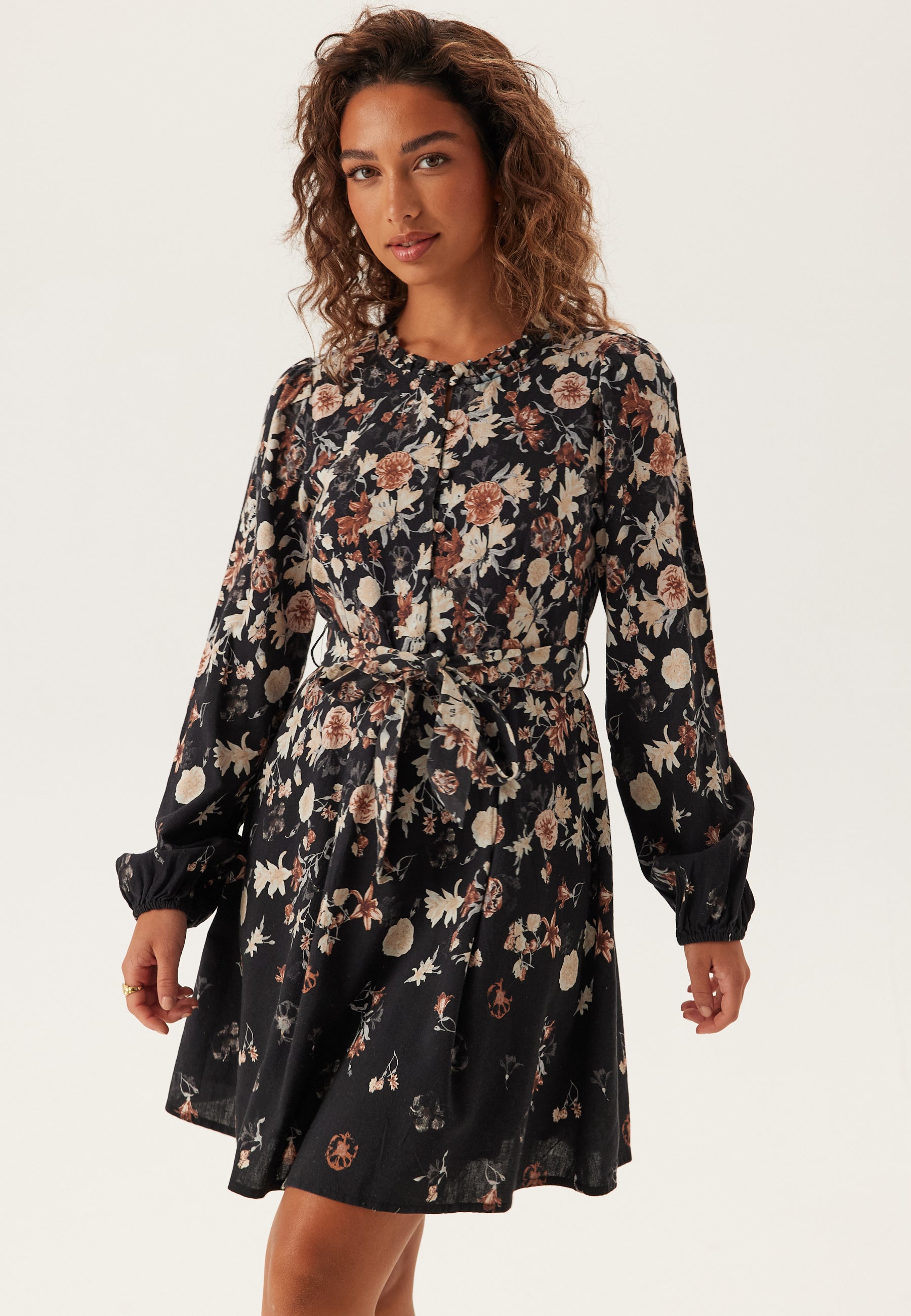 Vila – Vielma O-neck L/S SHORT DRESS – Dresses – Black / Floral / Multi